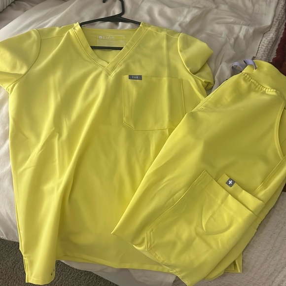 Figs | Other | Figs Small Set Pen Mark On Bottom Of Top Open To Offers ...